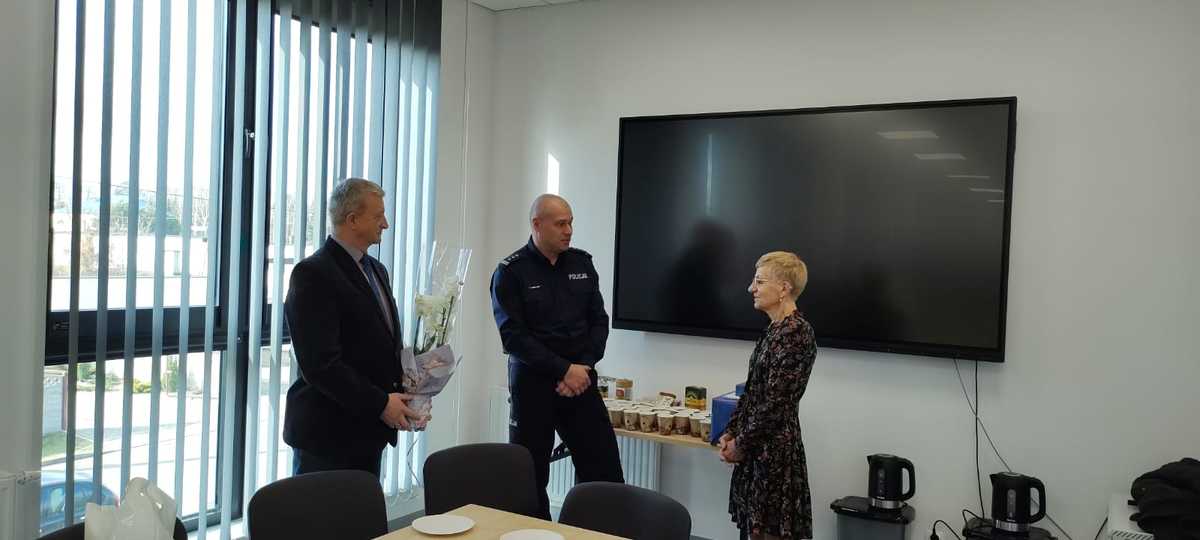 Pożegnanie pracownika korpusu służby cywilnej - Pani Barbara Biernat ... Pożegnanie pracownika korpusu służby cywilnej - Pani Barbara Biernat ...